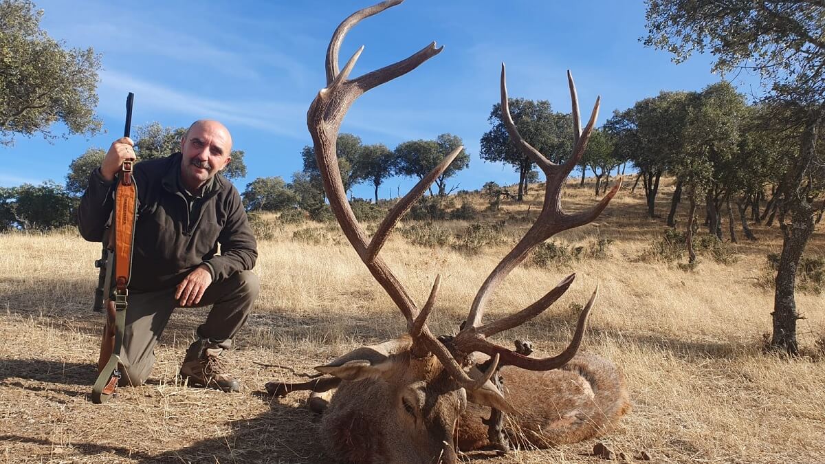 Caza un ciervo espectacular en el último momento: «Solo le veía el cuello»