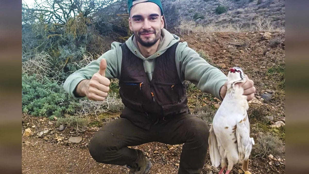Cazan una perdiz completamente blanca en Teruel - Revista Jara y Sedal