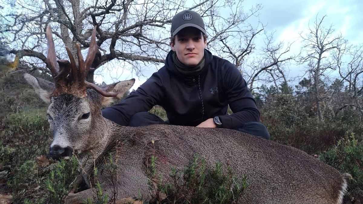 Cazan en Teruel uno de los corzos multipuntas más grandes de la temporada - Revista Jara y Sedal