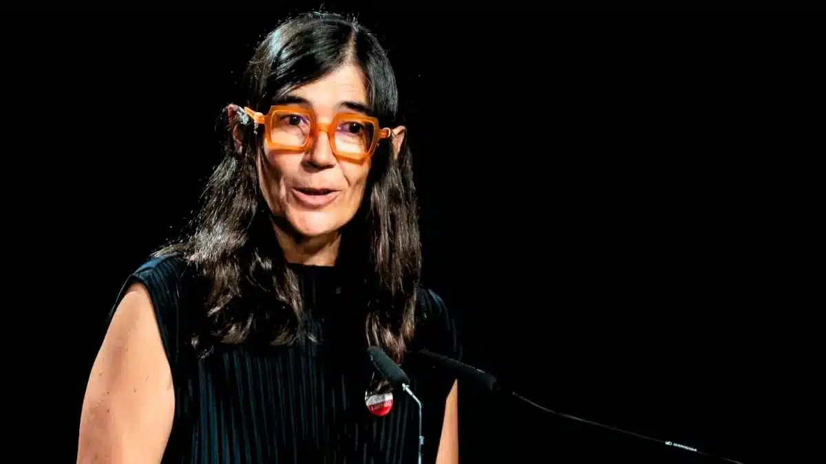 La directora del Centro contra el Cáncer habría incluido a la fundación ...
